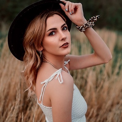 Anna Grashel | Instagram, TikTok | Linktree