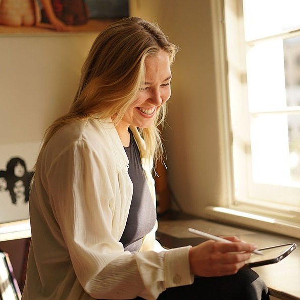 Izzy Lawrence Studio | Twitter, Instagram, TikTok | Linktree