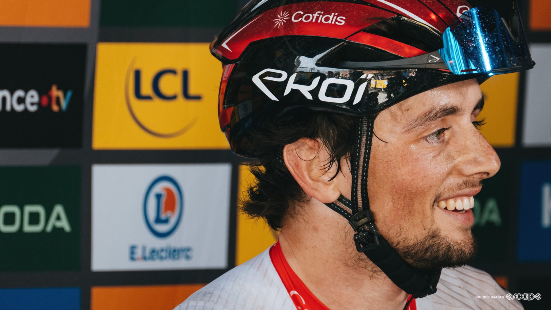 escapecollective | Twitter, Instagram | Linktree