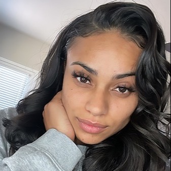 dennice_velez | Twitter, Instagram, TikTok | Linktree