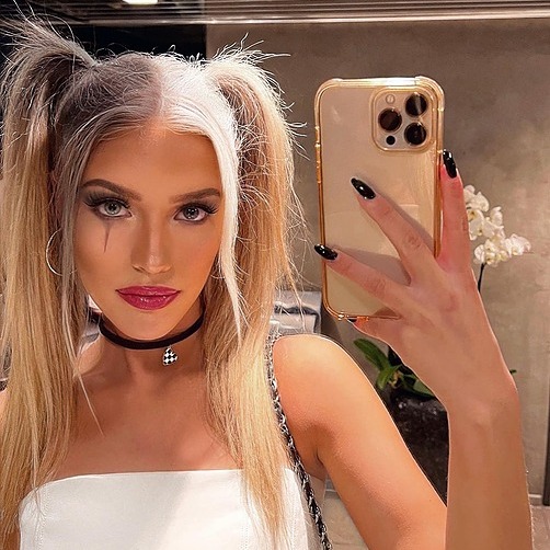 loulu.queen | Instagram, Facebook, TikTok, Twitch | Linktree