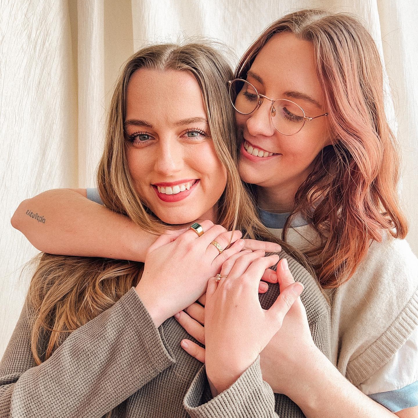 Sarah & Rachel | Instagram, TikTok | Linktree