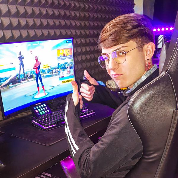 MANUCDN | Instagram, Twitch | Linktree