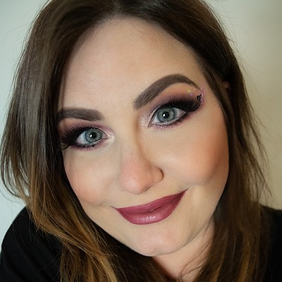 Nancy Wenz | Twitter, Instagram, TikTok, Twitch | Linktree