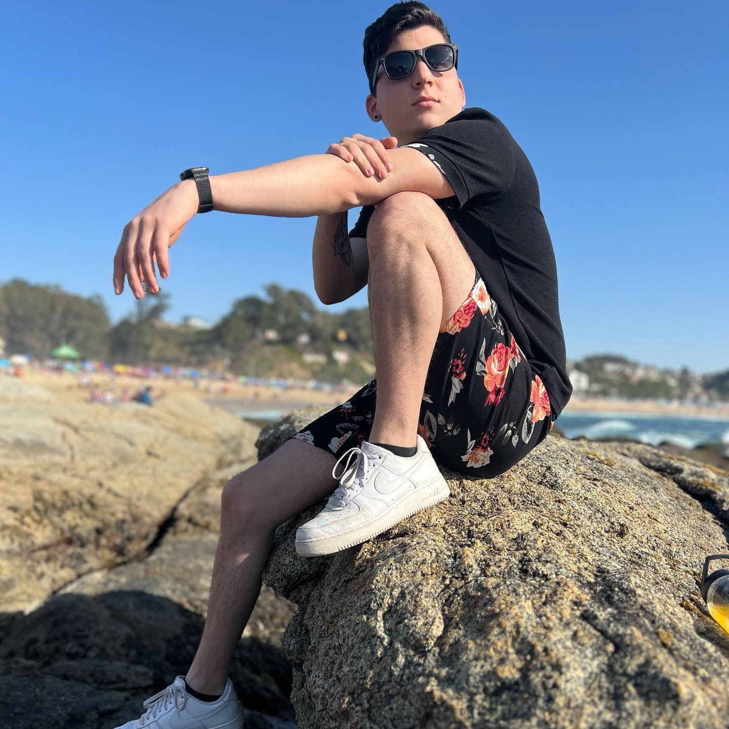 Ronald Javier | Twitter, Instagram, TikTok, Twitch | Linktree