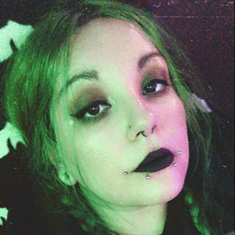 Lia Gloom | Twitter, Instagram, TikTok, Twitch | Linktree