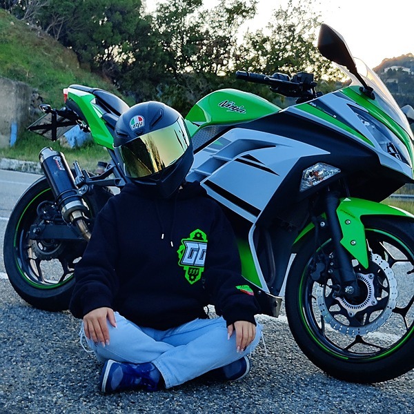 jadee_293 | Instagram, Twitch | Linktree