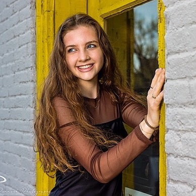 Danielle MacConnell | Instagram, YouTube, Spotify, TikTok | Linktree