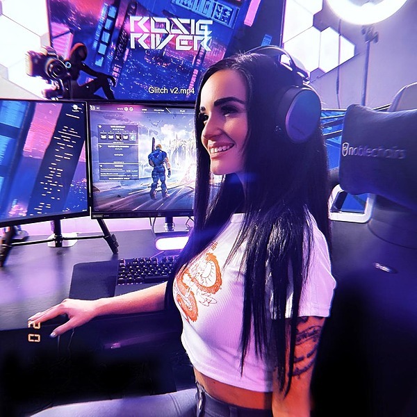 RosieRiver | Twitter, Instagram, TikTok | Linktree