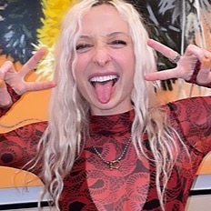 Shesuz | Instagram, TikTok | Linktree