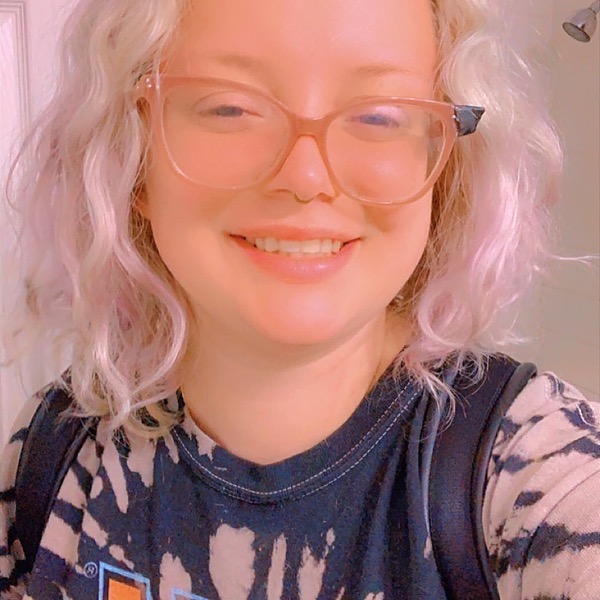 Stephanie | Twitter, Instagram, Twitch | Linktree