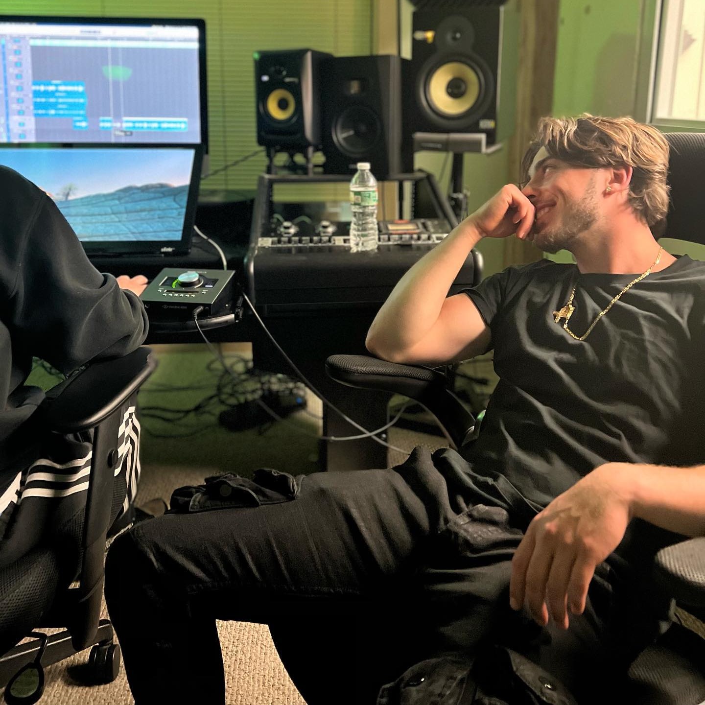 Chris Looney - Listen on YouTube, Spotify - Linktree