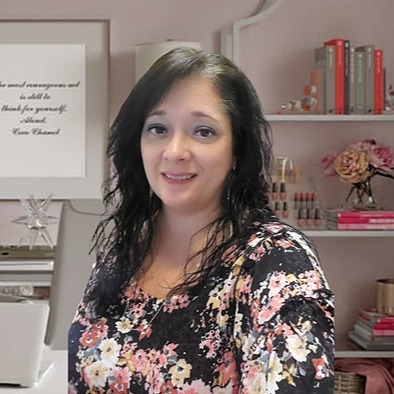 Sonia Caron, 31 Consultant | Facebook | Linktree