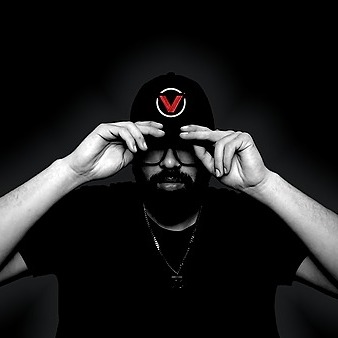 Vin | Twitter, Instagram, Facebook, TikTok, Twitch | Linktree