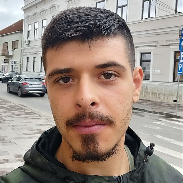 Robert | Instagram, Facebook, TikTok | Linktree