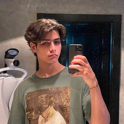 Alex | Twitter, Instagram, TikTok | Linktree