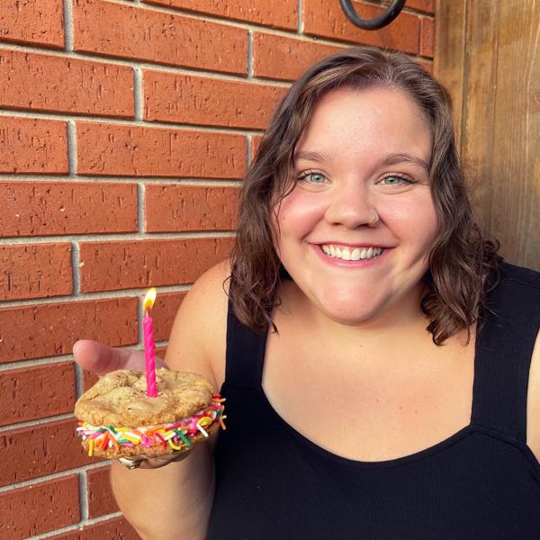 Sarah Martin | Instagram, TikTok | Linktree