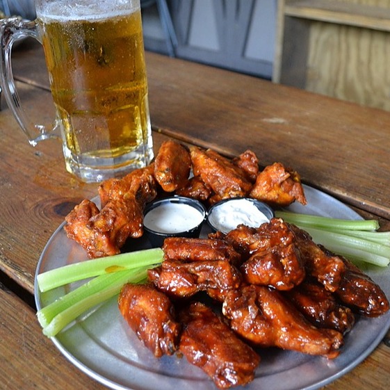 Pluckers Wing Bar | Twitter, Instagram, Facebook, TikTok | Linktree