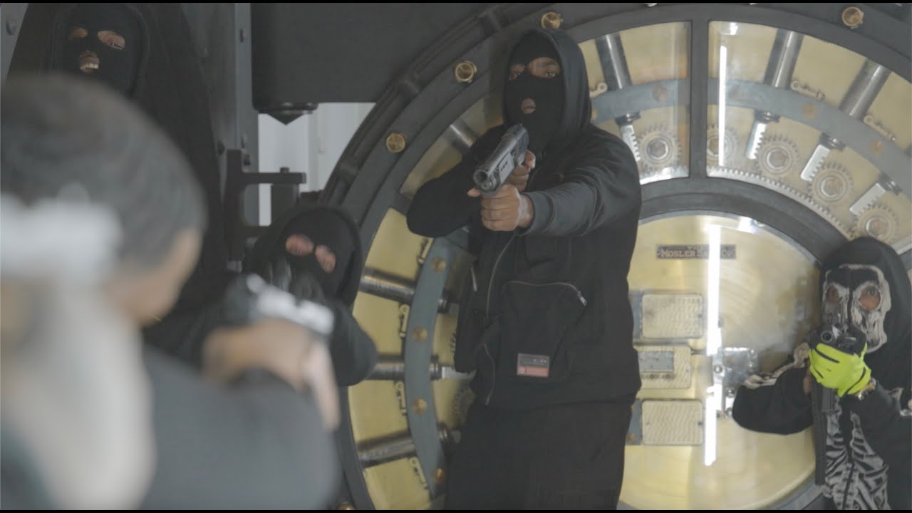 Layla red cakes | Twitter, Instagram, TikTok | Linktree