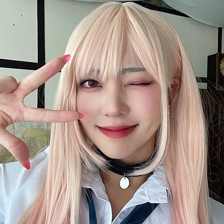 plumy_ | Twitter, Instagram, Twitch | Linktree