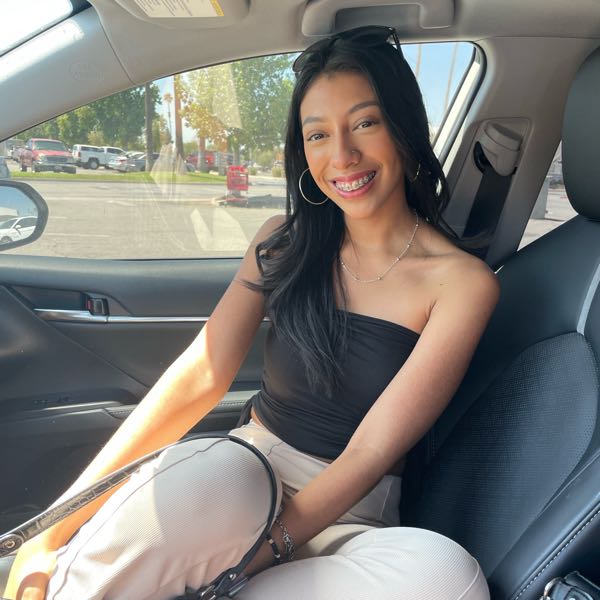 yoselin.ys | Instagram, Facebook, TikTok | Linktree