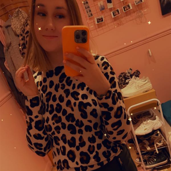 Beccie | Twitter, Instagram, TikTok, Twitch | Linktree