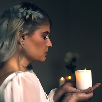 Roses Unread | Twitter, Instagram, Facebook, Twitch | Linktree