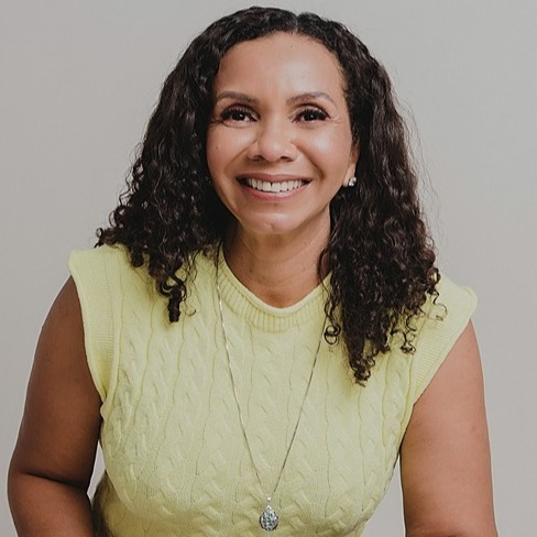 Elisa Oliveira | Facebook | Linktree