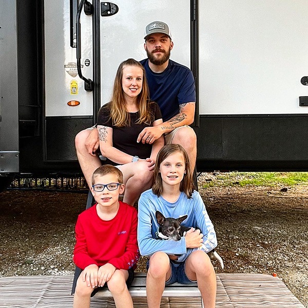 dysfunctional_adventures | Instagram, Facebook, TikTok | Linktree