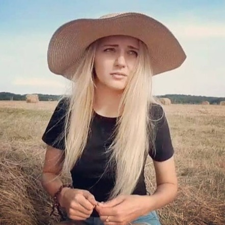 ilona_tv | Instagram, Twitch | Linktree