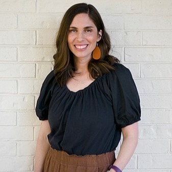 Lindsi N.-Financial Coach | Instagram, Facebook | Linktree