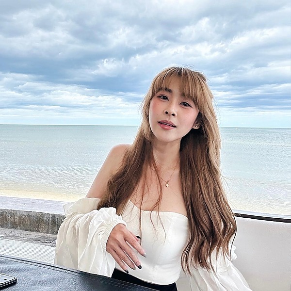 พลอยขอเล่า - Ploy Talk | Twitter, Instagram, Facebook | Linktree