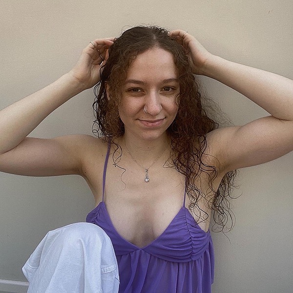 BEE | Twitter, Instagram, TikTok, Twitch | Linktree