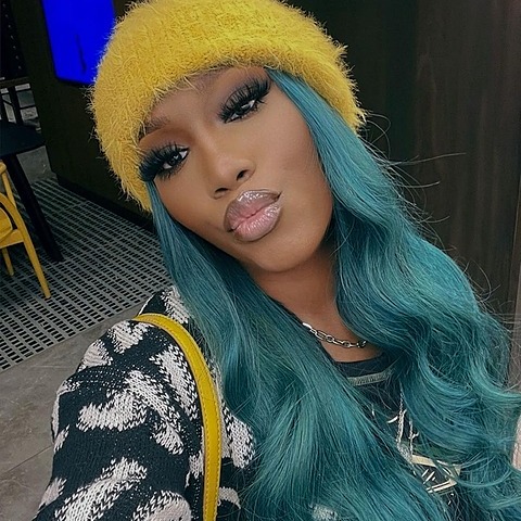 Amanda Hair Official Store | Instagram, Facebook | Linktree