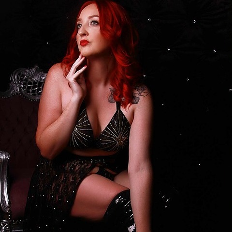 Burlesque performer | Instagram | Linktree