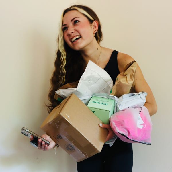 Lilly Ross | Instagram, TikTok | Linktree