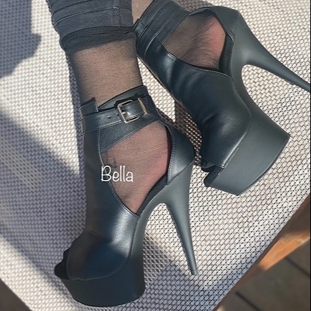 HerrinBella | Twitter, Instagram | Linktree