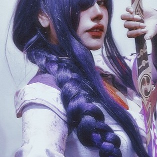 Maria Mandol | Twitter, Instagram | Linktree