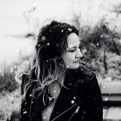 Amanda Grace: I do what I want | Twitter, Instagram | Linktree