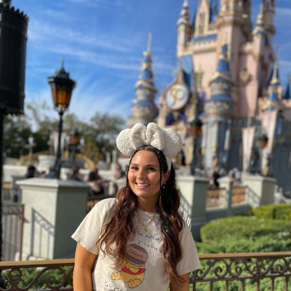 Adriana | Instagram, TikTok | Linktree