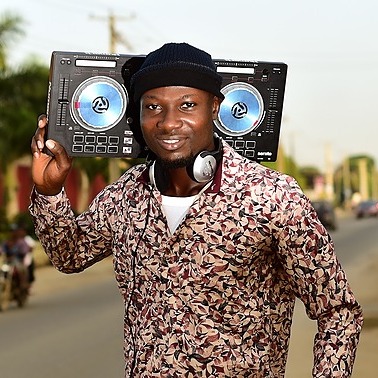 DJ Jesse Jay | Twitter, Instagram | Linktree