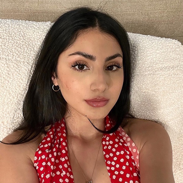 Daniela | Instagram, TikTok | Linktree