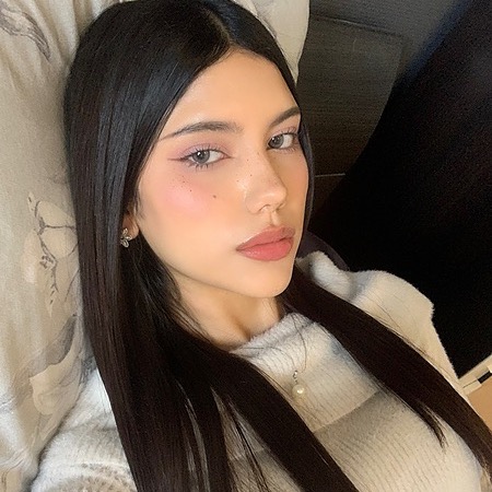 Stefany | Instagram, TikTok | Linktree