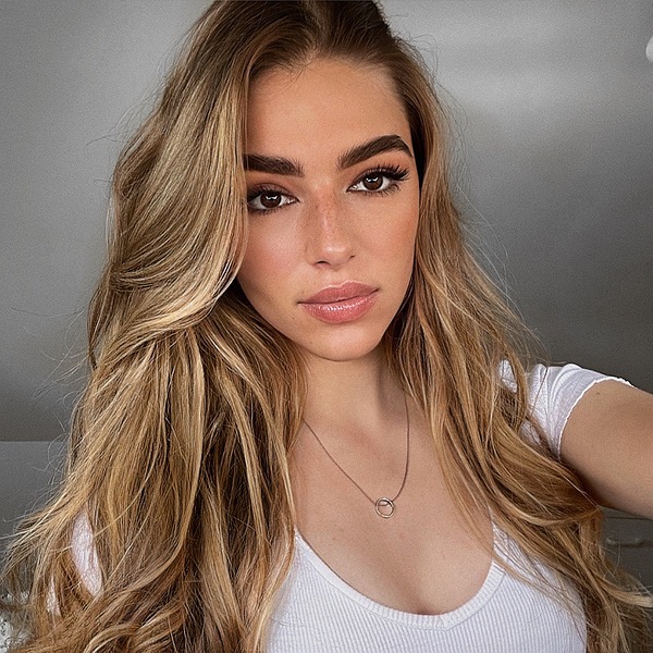 Zoe Hackenberg | Instagram, TikTok, Twitch | Linktree