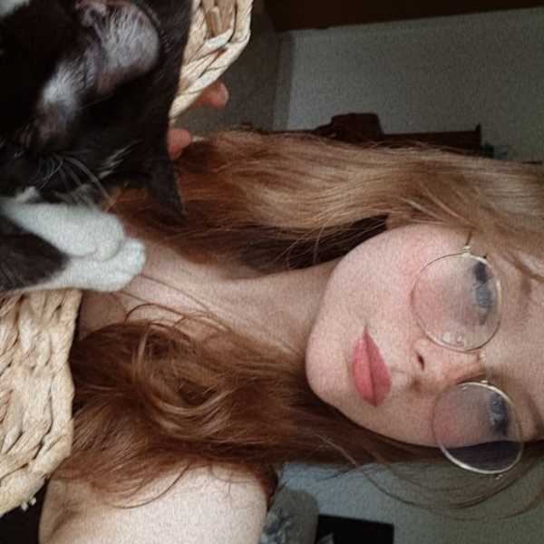 Viona | Twitter, Instagram, TikTok, Twitch | Linktree