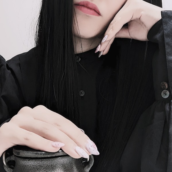 Iris | Twitter, Instagram | Linktree