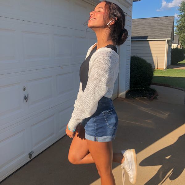 lainey :) | YouTube, Spotify, TikTok | Linktree