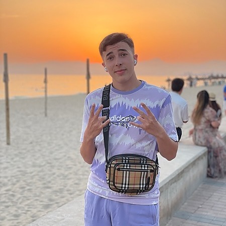 @tobias | Twitter, Instagram, TikTok, Twitch | Linktree