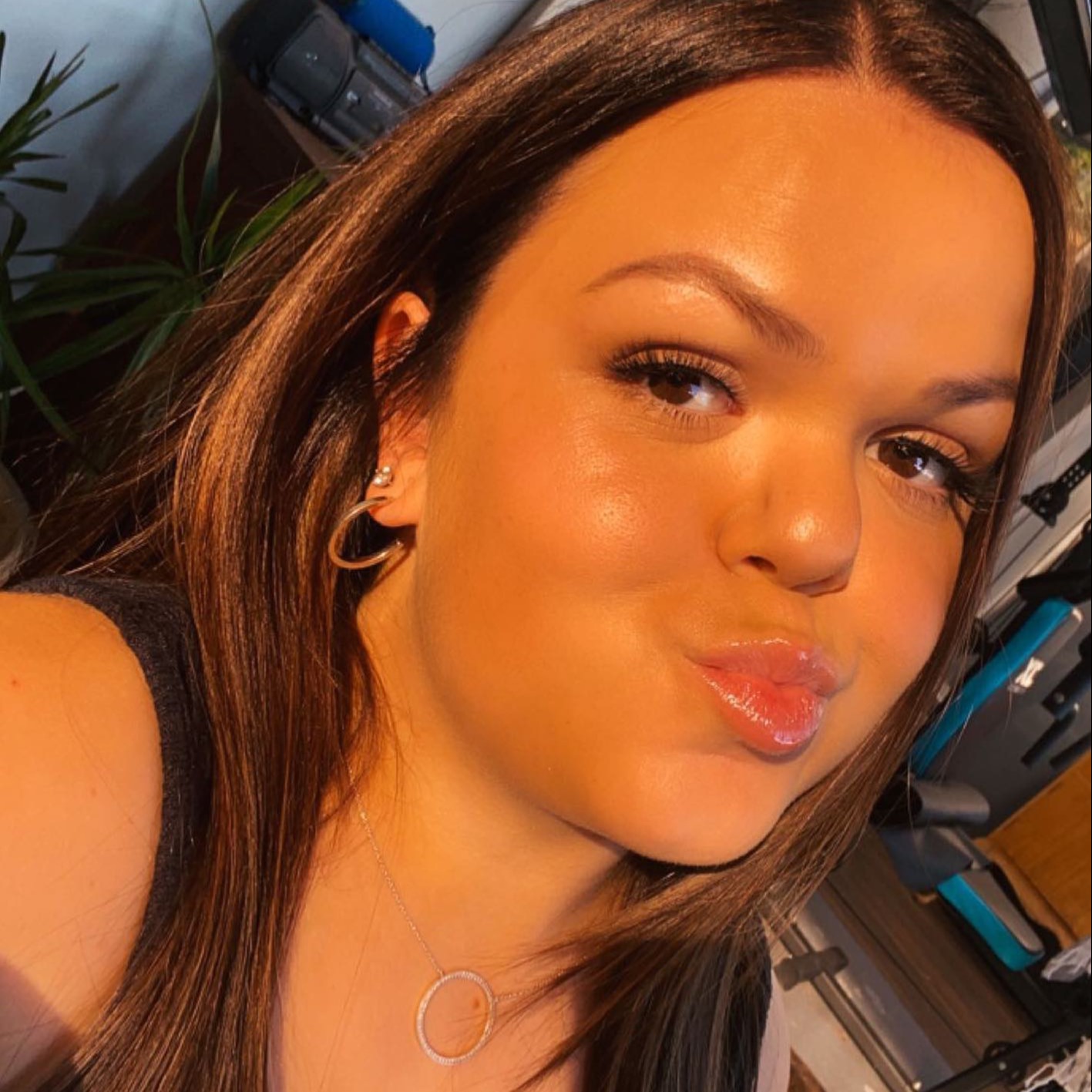 shenee | Instagram, TikTok, Twitch | Linktree