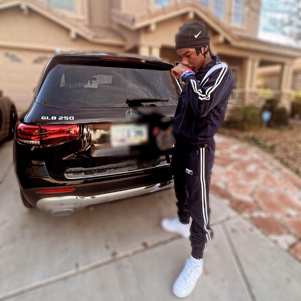 Mikeyyy | Instagram, TikTok, Twitch | Linktree